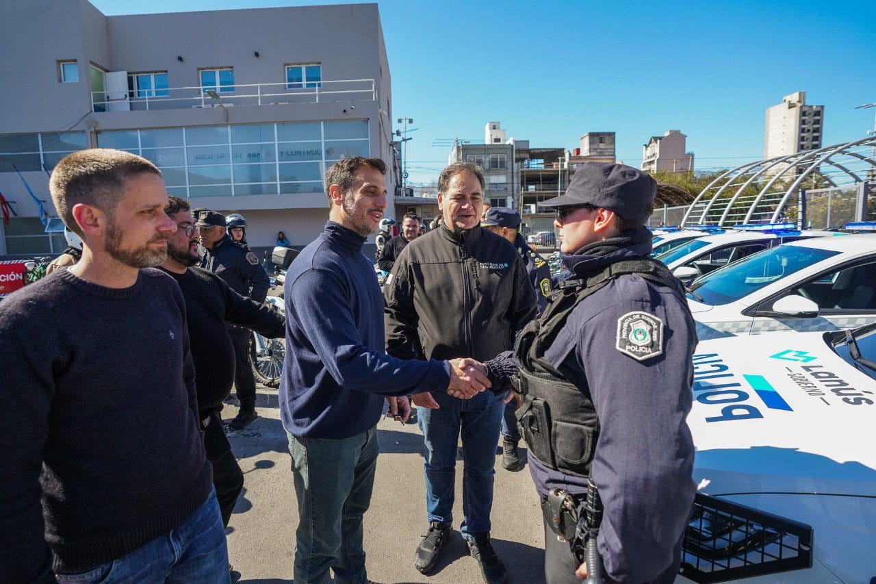 Julián Álvarez, Leandro Decuzzi y Javier Alonso presentaron 21 nuevos ...